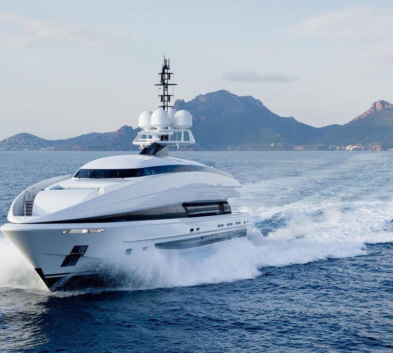 Yacht CRAZY ME, a Heesen Superyacht | CHARTERWORLD Luxury Superyacht ...